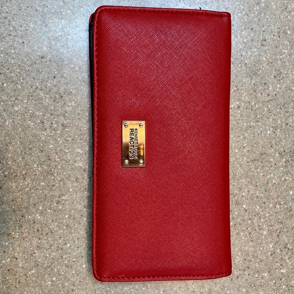 Kenneth Cole Reaction | Bags | Kenneth Cole Reaction Clutch Wallet ...